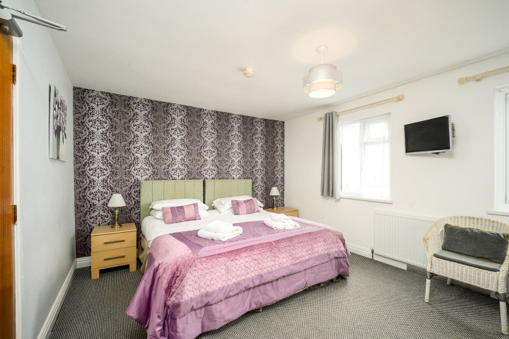 The Paddocks Hotel - King Room - Monmouth