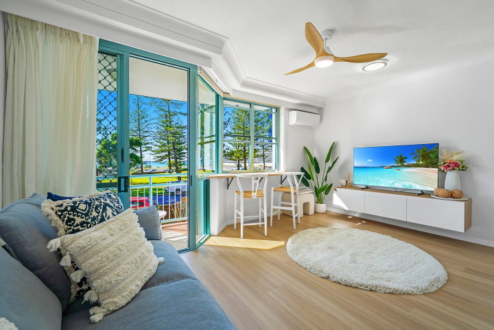 Relaxed Kirra Coastal Vibe - Tweed Heads
