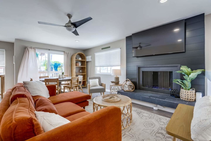 Beachy Farmhouse Family Retreat | Downtown | Pier - San Clemente, CA