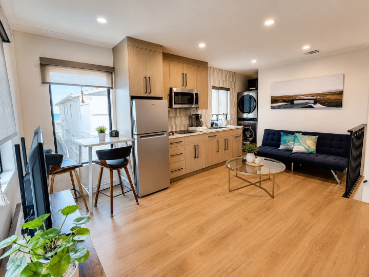 Steps To Sand | Ocean View Hermosa Beach Apt - Hermosa Beach, CA