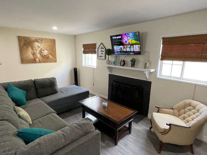Cozy Home Near Disney, Knotts & Beaches. Kids Ok. - 唐尼