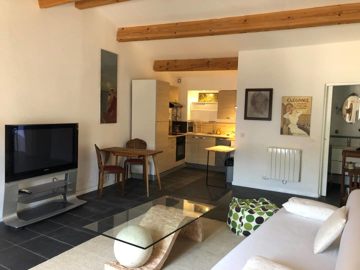 1-bedroom, Air-conditioned Apartment With Terrace. - Apt