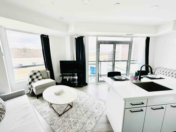 Romantic Stay At Friday Harbour - Innisfil