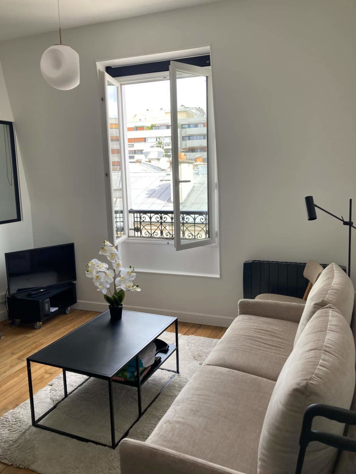 75011. Bright Apartment, 1 Bedroom. - Paris