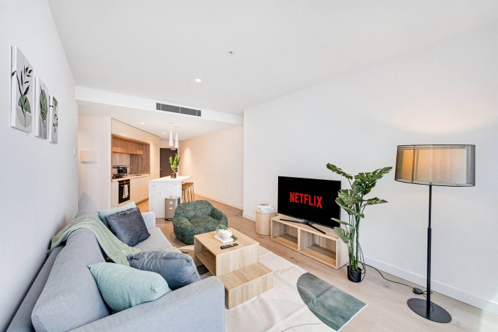 Sky-high Cbd Luxe 2br Apt W/pool, Gym, City Views - Australia