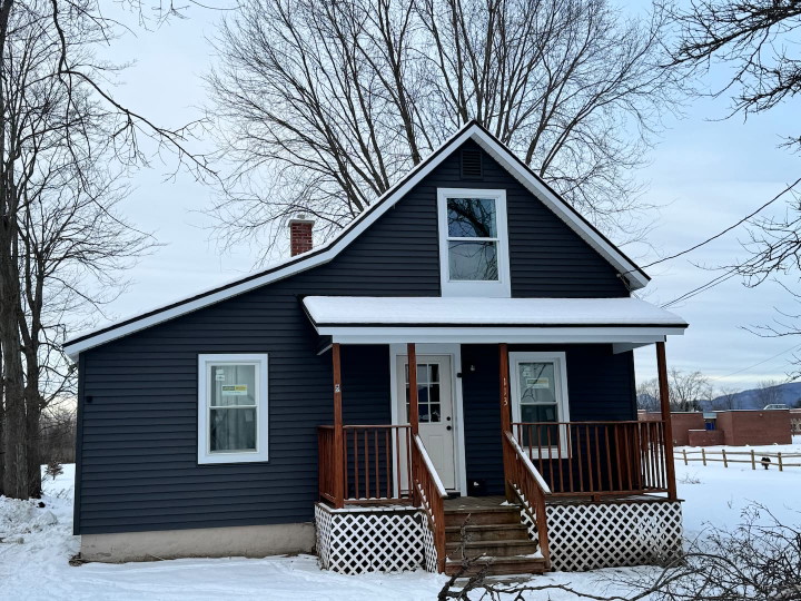 Quaint City Cottage Just Minutes From Killington - Rutland