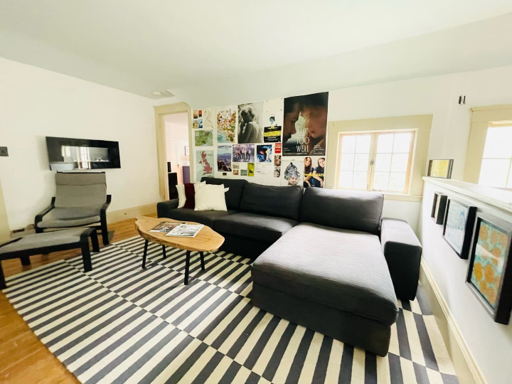 Private Cozy Third Floor Space - New England