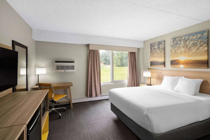 Days Inn Bozeman | Queen | Near Bridger Bowl - Bozeman, MT