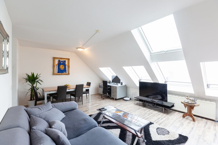Central, Modern & Spacy Apartment - Düsseldorf