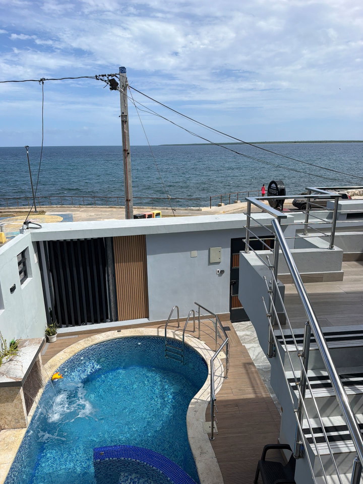 Villa Yeiders Facing The Sea, Esplanade And Beach/cove - Caribe