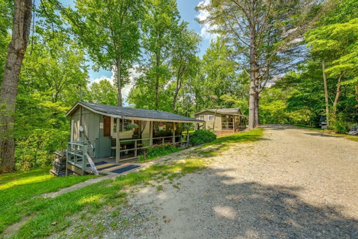 Babybears Peaceful Cabin & Hot Tub - 