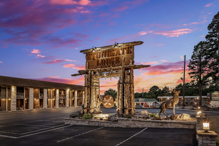 *2mi To Historic Dtwn* Pool| Wifi|2 Queen Beds - Eureka Springs, AR