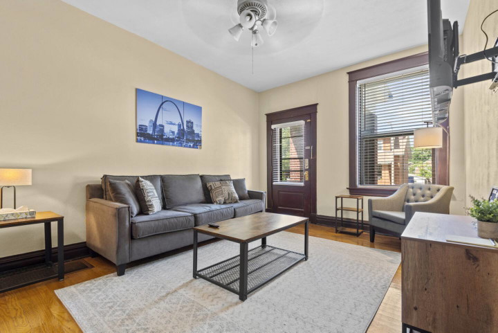 Dog-friendly Apt With Office - Kirkwood, MO