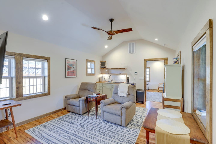 2 Blocks To Appalachian Trail! Couple's Retreat - Hot Springs, NC