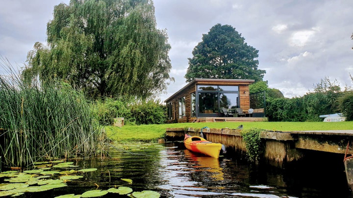Luka's Hut, Eco-cabin With Sauna By The River - Kampen, Netherlands