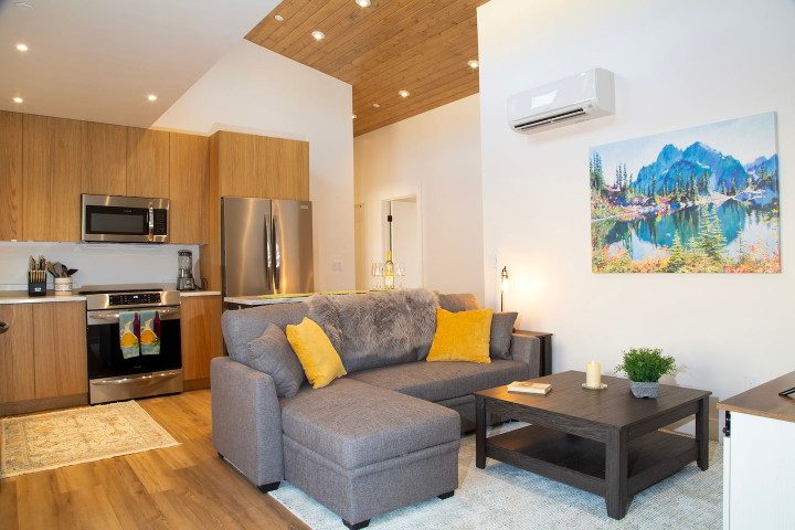 Modern Private Apartment, Downtown - Glenwood Springs, CO