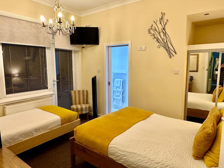 Old Fashioned Family Run 3-star Inn - Room 5 - Kirkcaldy