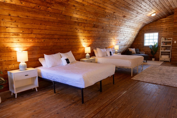 Rustic Reed Barn Retreat In Plant City - Plant City, FL