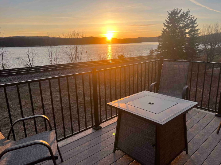 Dragonfly Loft, Hot Tub, River Views - Winona, MN