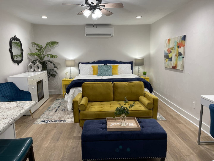 Birdie's Modern Pool House Paradise - Tallahassee, FL