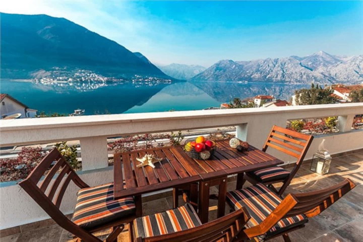 Villa Rossa. - Kotor