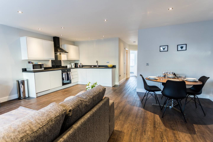 Cotswold Suite - Luxury Serviced Flat In Old Town With Secure Parking - Swindon