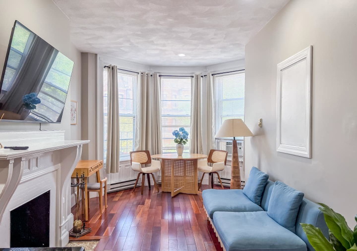 (New1f) Front-facing 1br On Newbury Street - Revere, MA