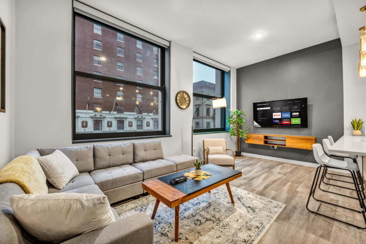 Luxe Flat W/ Heated Pool & Sauna Gymheart Of Dt - Cleveland, OH