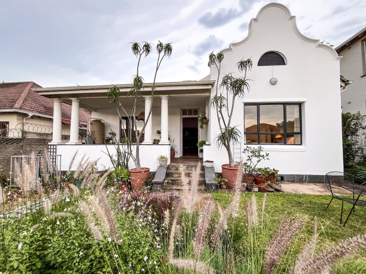 Art Lovers Home In Glenwood - Durban