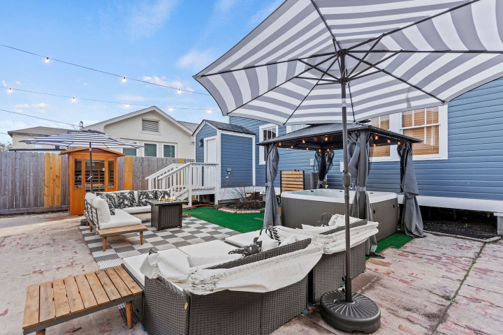 Spa Retreat | Hot Tub + Sauna | Walk To Beach - Galveston, TX