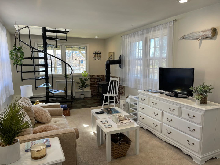 Portsmouth Waterfront Cottage - Portsmouth, NH
