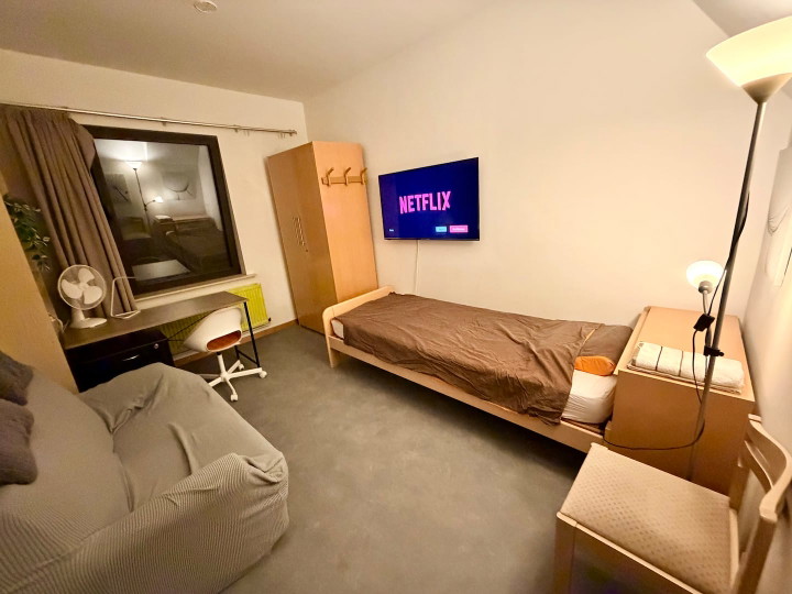 Ruime Kamer, Gedeelde Badkamer (Met 1), Keuken - Leuven (Louvain)