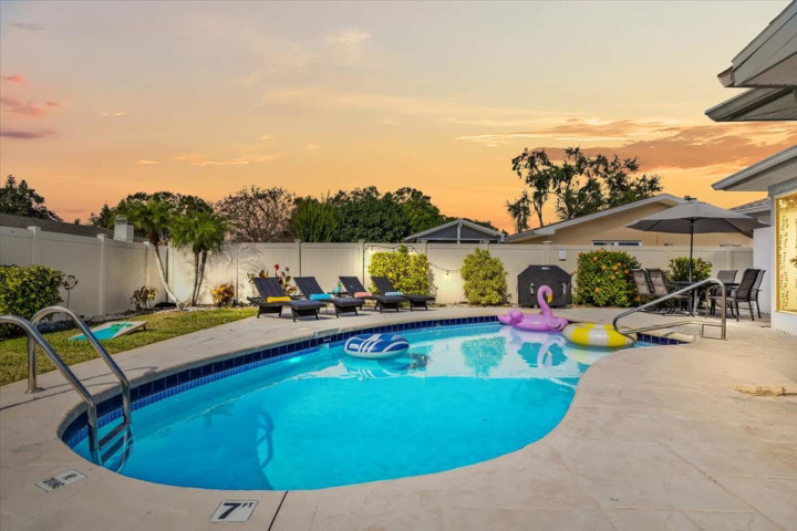 Heated Pool Gulf Coast Retreat  Mins To Beaches - Tampa Bay, FL