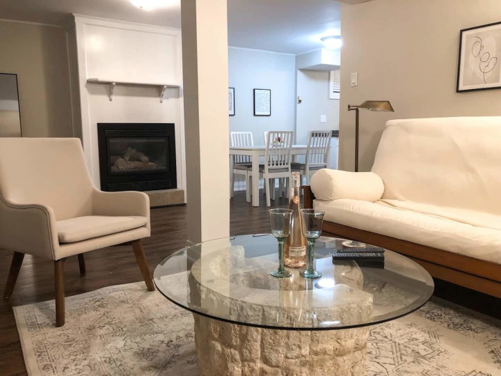 Lovely Spacious 1-bedroom Fully Equipped Apartment - Port Perry