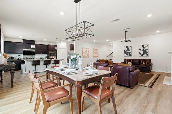 3000ft Airport Conferencecenter/3 Tvs/5br/3ba/7bd - Eastvale, CA