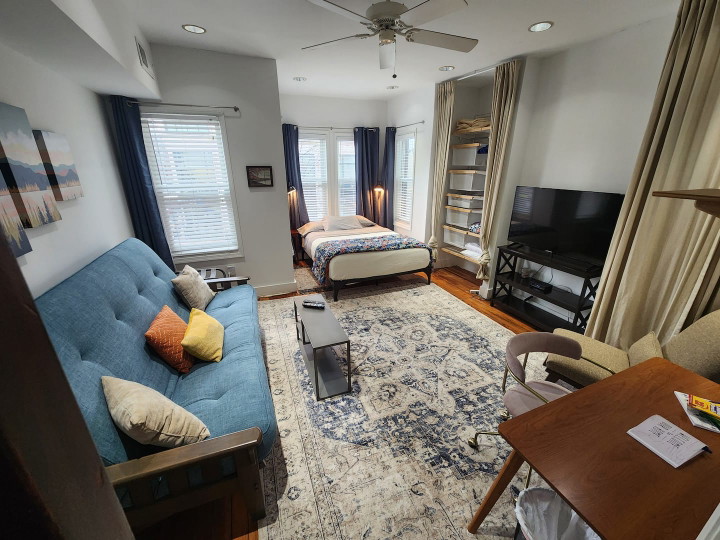 Top Floor Capitol Hill Apartment - Washington, D.C., DC