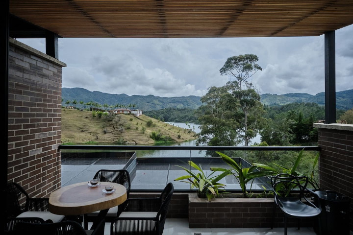 Vivvo | Guatapé Lake View, Dock And Urban Area - Guatape