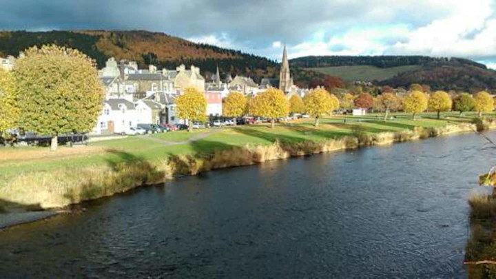 Comfortable Town Pad With A View - Peebles