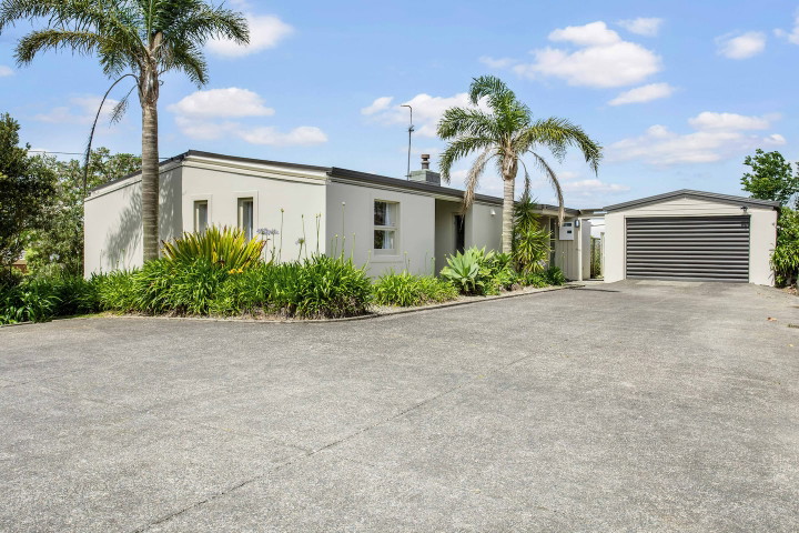 Serene Breeze Escape With Estuary View - Waiheke Island