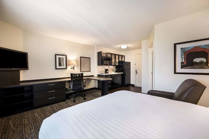 Group Stay: 3 Comfortable Suites With Kitchens - Brentwood, TN
