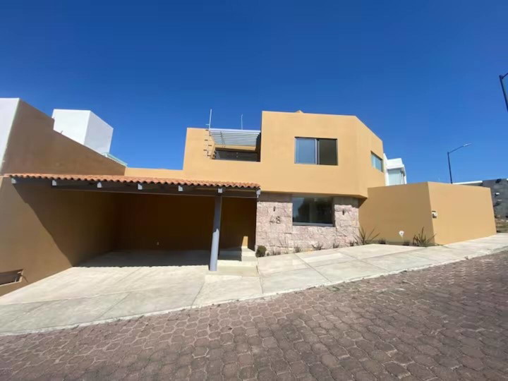 House 48 In Condominium · Altozano Area - Morelia