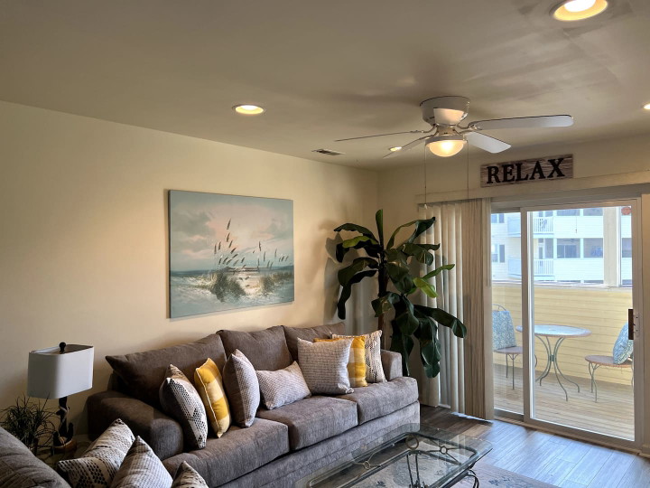 Stylish 2 Br Condo With Pool Access, Near Beach - Delaware