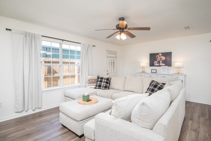 3br/2.5ba Condo | Pool | Near Msu/sportsplex - 스탁빌