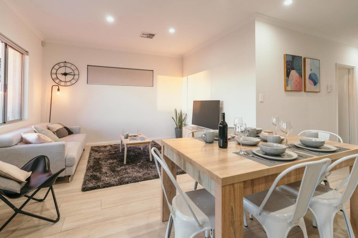 Quiet Large Balcony Living - Free Parking & Wifi - Western Australia