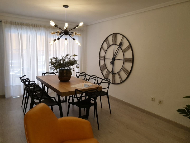 Apartamento Espacioso En El Centro De Alicante - Alicante