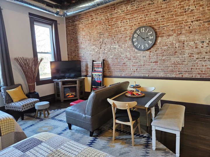 Lodging On Plum~the Native Room - Havana, IL