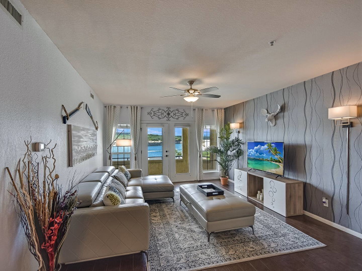 Plush Lake Travis Island Condo With Lakeview!!! - Lago Vista, TX
