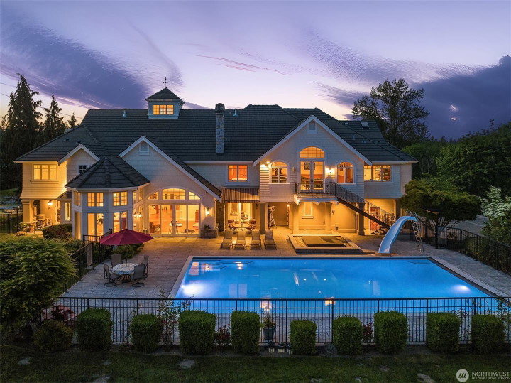 Private Luxury 6-acre  Estate/pool/hot Tub/courts - Issaquah, WA