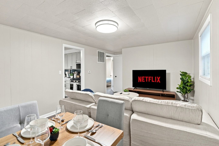 Modern Home | Sleeps 6 | Yard | Driveway | Pets - Notre Dame Stadium