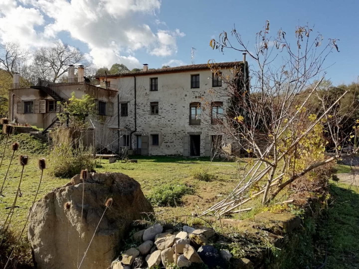 Natura I Pastures Ecològiques A Tocar Besalú. - Besalú